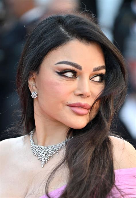 كالفراشة هيفاء وهبي تتألق على ريد كاربت مهرجان كان السينمائي في دورته