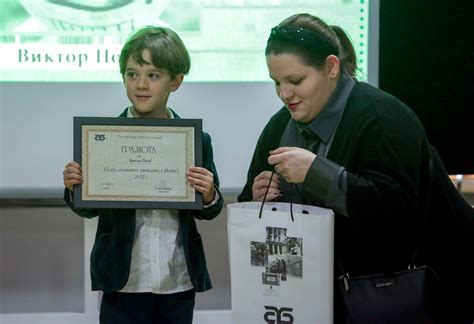 Категория Дете получи Виктор Попов наградата връчи Борислава Попова ръководител на Детския