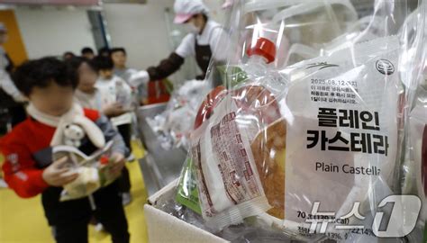 교육공무직 노조 총파업 대체 급식 배식 뉴스1