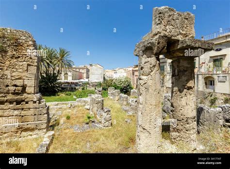 Italia Sicilia Syracuse Doric Columns Of The Apollo Temple One Of The Oldest Greek Temple Of