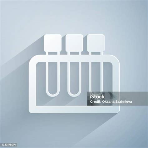 회색 배경에 격리 된 종이 절단 테스트 튜브 및 플라스크 화학 실험실 테스트 아이콘 실험실 유리 제품 기호 종이 아트 스타일