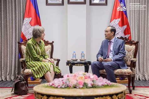 លោក ជុំ សុន្ទរី បានទទួលការចូលជួបជំរាបលារបស់លោកស្រីបណ្ឌិត សារ៉ា ថេយ៍ឡ័រ ដែល