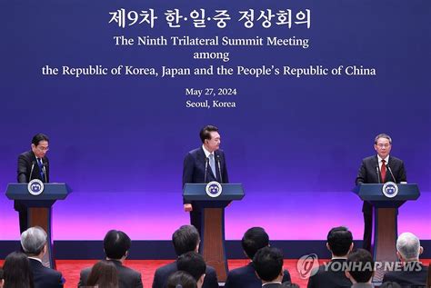 리창 중국 총리 발언 듣는 윤석열 대통령 연합뉴스