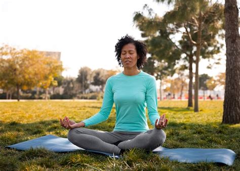 Free Photo Senior Woman Doing Yoga Outdoors In The Park