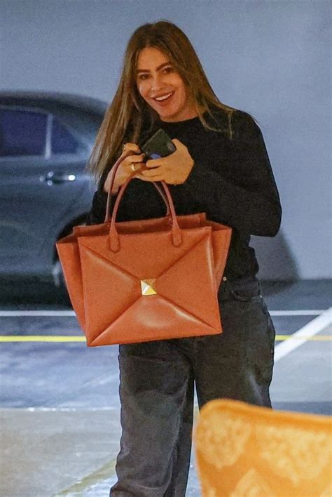 Sofia Vergara Arrives For A Business Meeting In Beverly Hills 02 27
