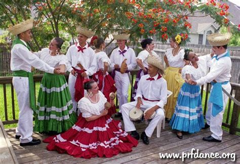 Typical Dress For La Plena Puerto Rico Clothing Traditional Dresses