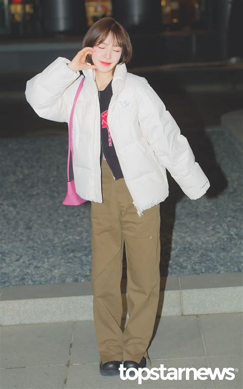 [hd포토] 레드벨벳 웬디 사람이 어떻게 이렇게 귀여워요 웬디의 영스트리트 출근길 네이트 연예