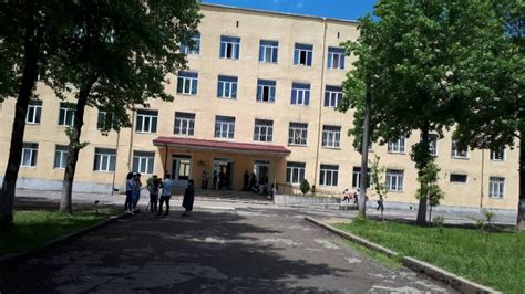 ზუგდიდის მე 5 საჯარო სკოლის მე 12 კლასის მოსწავლეები დირექტორს ბოლო ზარის ღონისძიების ჩაშლაში