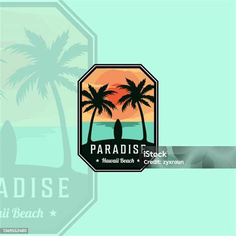 해변 또는 파라다이스 엠블럼 로고 현대 빈티지 벡터 일러스트 템플릿 아이콘 그래픽 디자인 서핑 보드 표지판 또는 여행 모험을위한