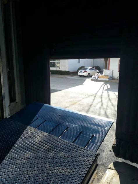 Warehouse Telescopic Dock Levelers With Retractable Lip 800 900 1000mm Length