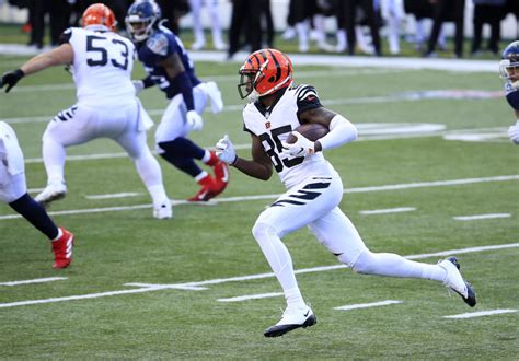 Look Nfl World Is Praying For Bengals Wide Receiver The Spun