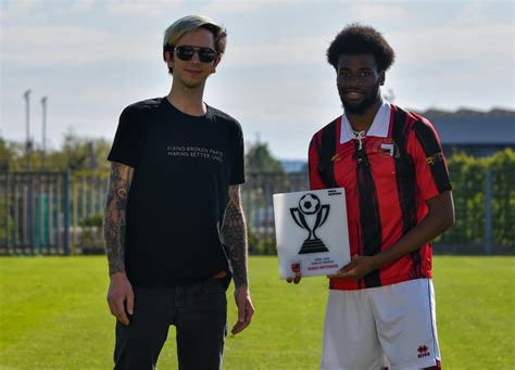 Tabor Sezana Hans Mpongo Plébiscité «joueur Du Mois — Foot Cd