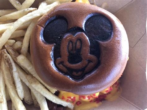 Review Mickey Burger At Cosmic Rays Starlight Cafe Magic Kingdom