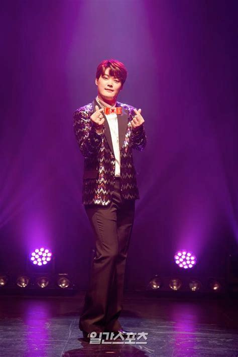 포토 김경민 손하트로 여심 흔들~