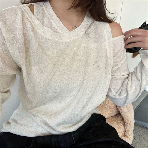 레이어드 어깨 트임 꼬임 나시 오프숄더 레이어링 레이어드 티 티셔츠 Iv Bk 에이블리