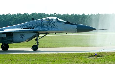 Krieg Gegen Die Ukraine Slowakei Liefert Vier Mig Jets An Kiew Aus