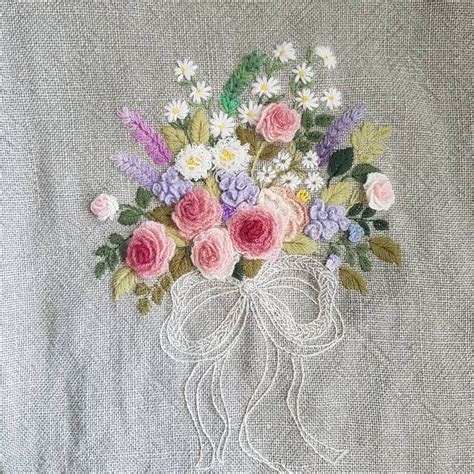 Instagram의 Mine 프랑스자수님 꽃다발 자수 너무 열수했다어깨가 아프다ㅠㅠ 프랑스자수 자수타그램 대전프랑스자수 관저동프랑스자수 계룡프랑스자수