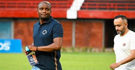 Se Cayó Otro Técnico Del Fútbol Colombiano Aquivaldo Mosquera Dejó De