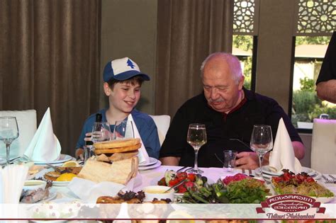 რობერტ სტურუას 80 წლის იუბილე თბილისური მუხამბაზი