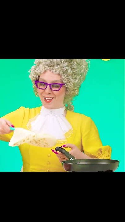 Бабушка делает булочку Youtube