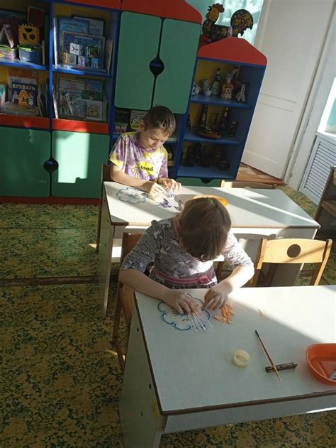 Воспитанники подготовительной группы на занятии по конструированию учились формировать