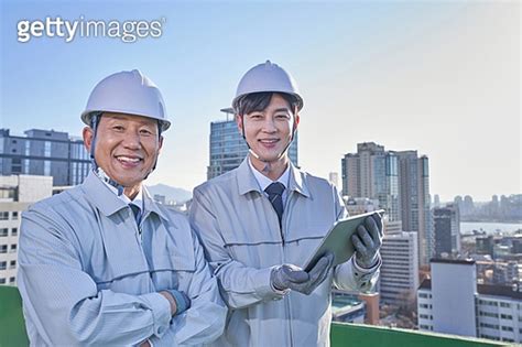 대한민국 시설관리인 건설업 건설현장 인조공간 건설근로자 노동자 이미지 Jv12646202 게티이미지뱅크