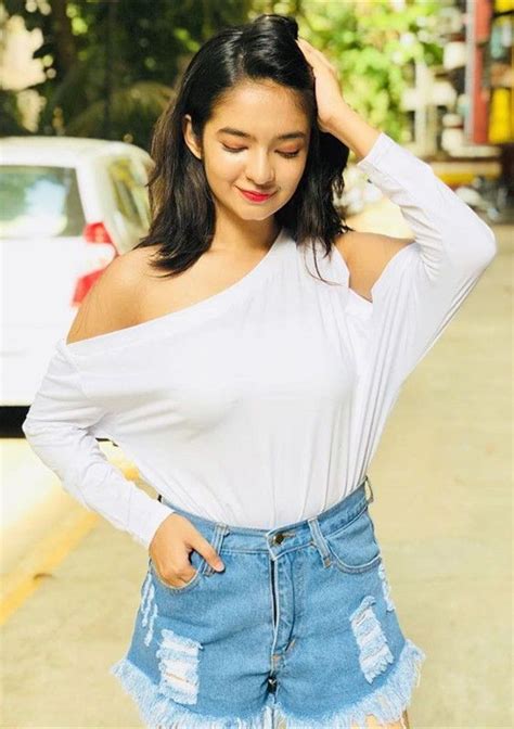 Anushka Sen Dp Images For Whatsapp Anushka Sen Whatsapp Dp