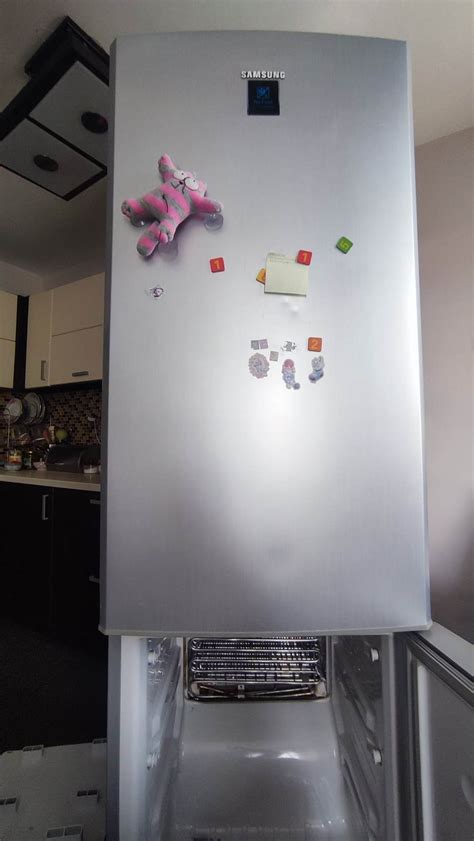 Хладилник с фризер марка Samsung с No Frost система Ремонт на хладилници и хладилна техника