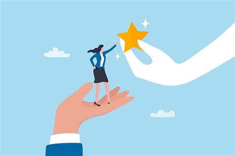 직원이 경력 성공 여성 리더십 업무 성취 보상 또는 직업 승진 개념에 대한 지원 또는 도움에 도달하는 데 도움이 되는 권한 부여 또는 격려 여성 사업가가 별에 도달할 수