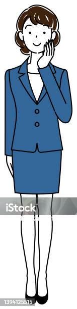 양복을 입은 예쁜 여자가 얼굴을 만지고 긍정적 인 해결책을 생각합니다 전신 스탠딩 일러스트 레이 션 벡터 20 29세에 대한 스톡 벡터 아트 및 기타 이미지 Istock
