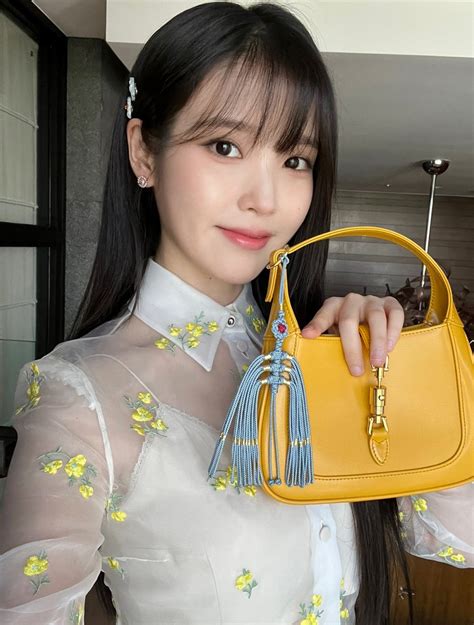 아이유 Iu 공식 트위터 On Twitter [📷] 아이유의 생일날 경복궁에서 진행된 구찌 2024 크루즈 패션쇼의 비하인드를 공개합니다💛 수근수근 완전 공주잖아
