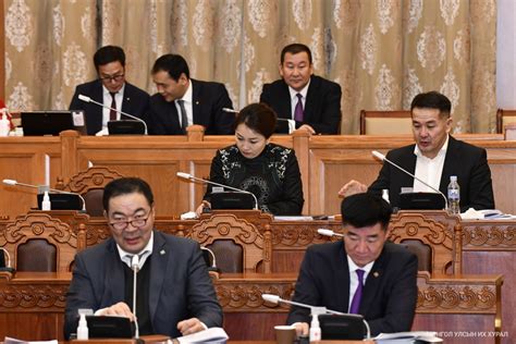 Улсын Их Хурлын дэд даргаар Л Мөнхбаатарыг сонголоо