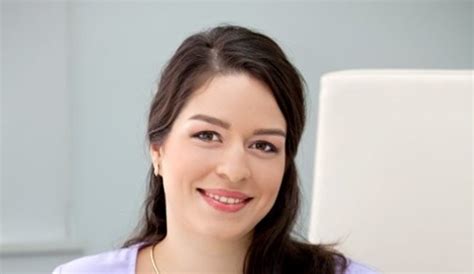 д р Лидия Ванеска Лифтингът с конци е комбинация между медицина и изкуство Всичко за жената