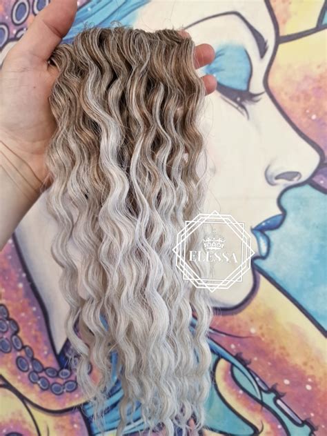 Професионален Модел Дълги Плажни Къдрици Ариел Коса на Снопчета за Прикачане Цвят Омбре