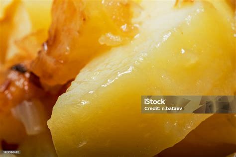 허브와 향신료와 기름에 생선 튀김 수제 튀긴 감자 심플하고 수제 음식 높은 배율에서 흐릿한 감자의 클로즈업 0명에 대한 스톡 사진 및 기타 이미지 Istock