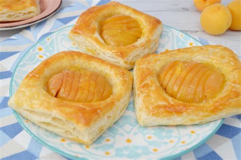 Слойки с абрикосами 11 фото в рецепте