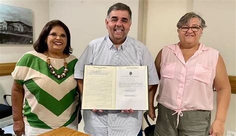 Prefeito De Guaratinguetá Sp Assina Termo De Posse Como Presidente Da
