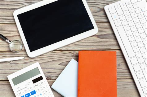 데스크탑 컴퓨터 사무용품이 있는 세련된 업무 공간 워크 데스크 컨셉 개념에 대한 스톡 사진 및 기타 이미지 개념 개념과