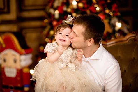 новогодние фотосессии Платье девочка с цветами Фотосессия Девушка в платье