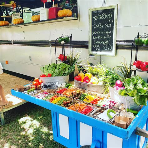 פוד טראק Food Truck משאית אוכל לאירועים דוכן אוכל