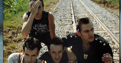 Rock The Casbah Καυγάδες ναρκωτικά και οι άγνωστες ιστορίες πίσω από την επιτυχία των The