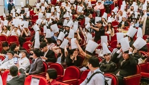 開平餐飲畢業典禮不戴學士帽改戴主廚帽！ 成就校友王輔立三條宣誓期勉畢業生成為具品德的餐飲人