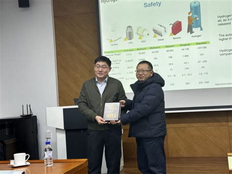 陈伟教授刘雷研究员做客余瑞璜大讲堂 吉林大学物理学院