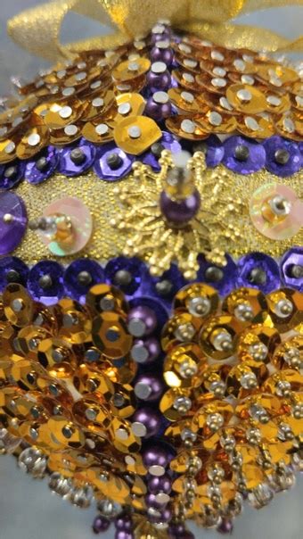 Новогодняя елочная игрушка шарик Диаметр 12 см Пенопластовая основа оформлена оригинальным