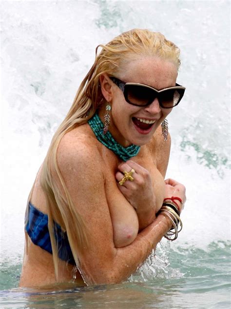 Lindsay Lohan Fucking Sexy And Hot Bikini And Boob Slip Paparazzi