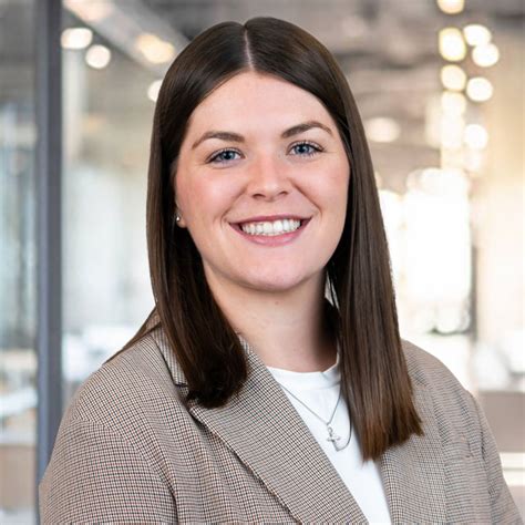 Kristen Hohman Finance Analyst Claro Healthcare Linkedin