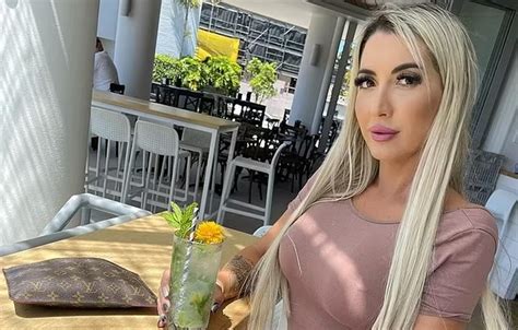 Did Bindi Irwins Estranged Cousin Rebecca Lobie Split From Mick