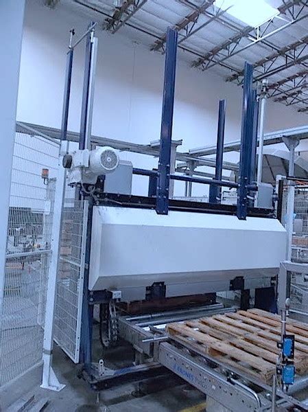 2002 Krones Kettner Low Level Palletizer Beverage Industries