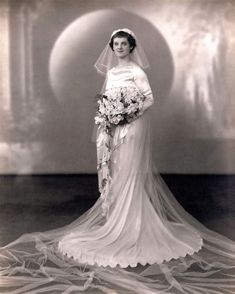 The Longer The More Elegant 40 Cool Pics Of The 1930s Brides In Their