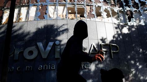 Traspasos De Fondos De Afps Chilenas Cayeron En 2023 Y Se Dio Una Fuga